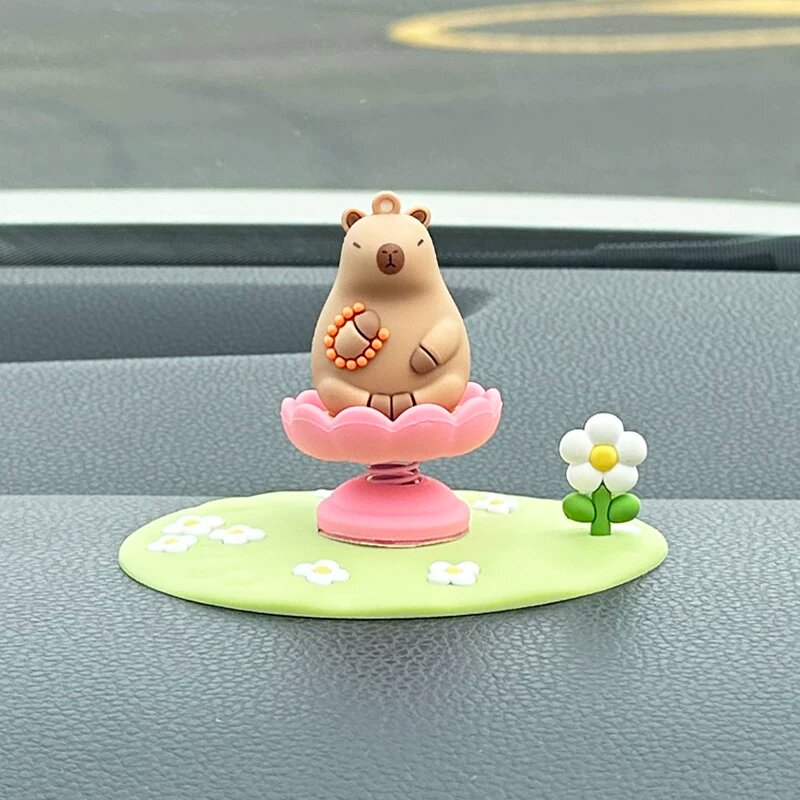 Капибара-игрушка-качалка для автомобильной панели с +1 и зелёной цветочной подушкой