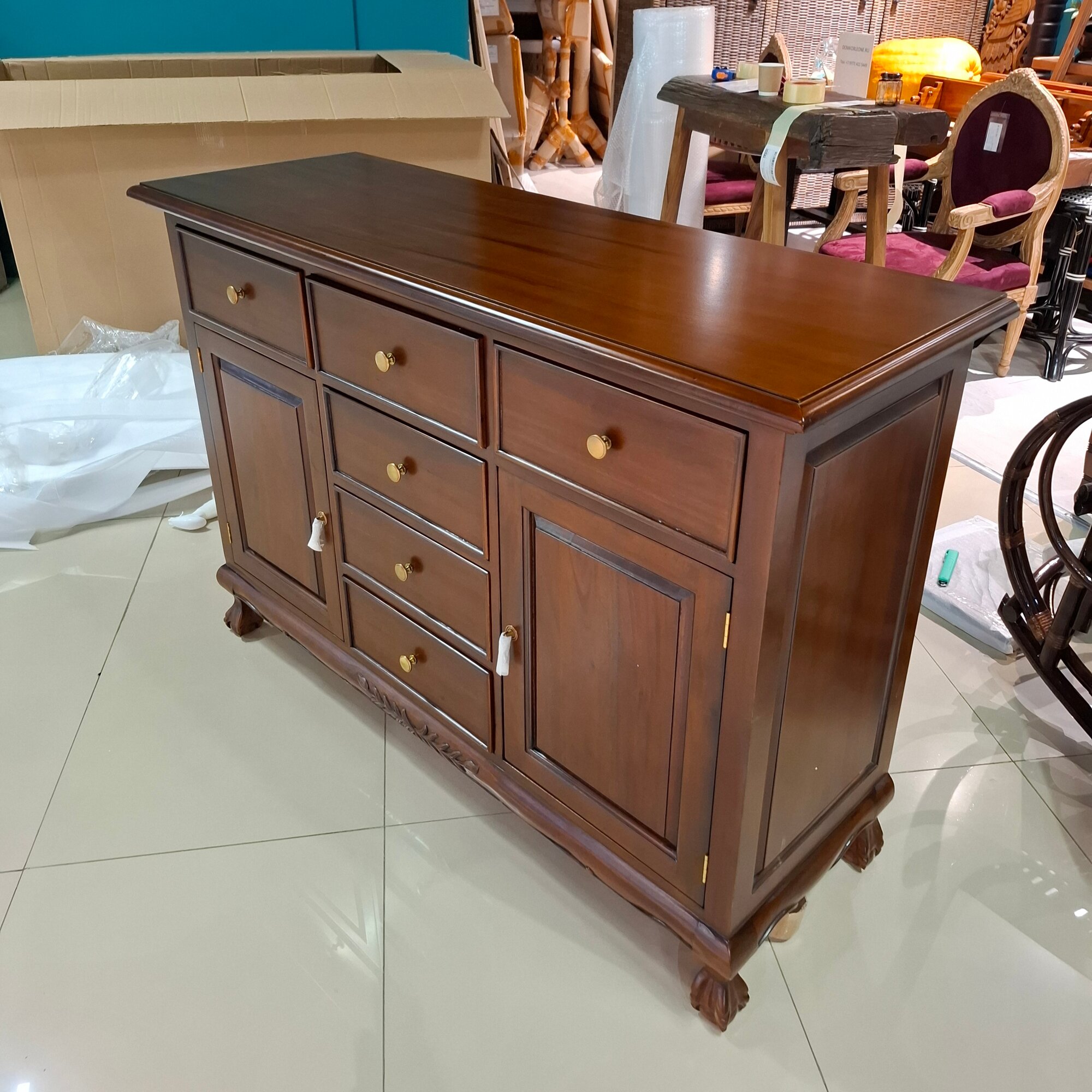 Комод в стиле Chippendale от DOMKORLEONE, с ящиками и дверцами, красное дерево (mahogany wood), цвет орех LBW
