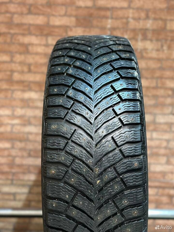 Michelin X-Ice North 4 215/60 R16