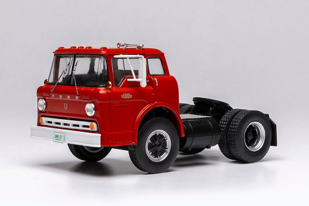 Модель коллекционная IXO Ford C-600 1967 red/black седельный тягач