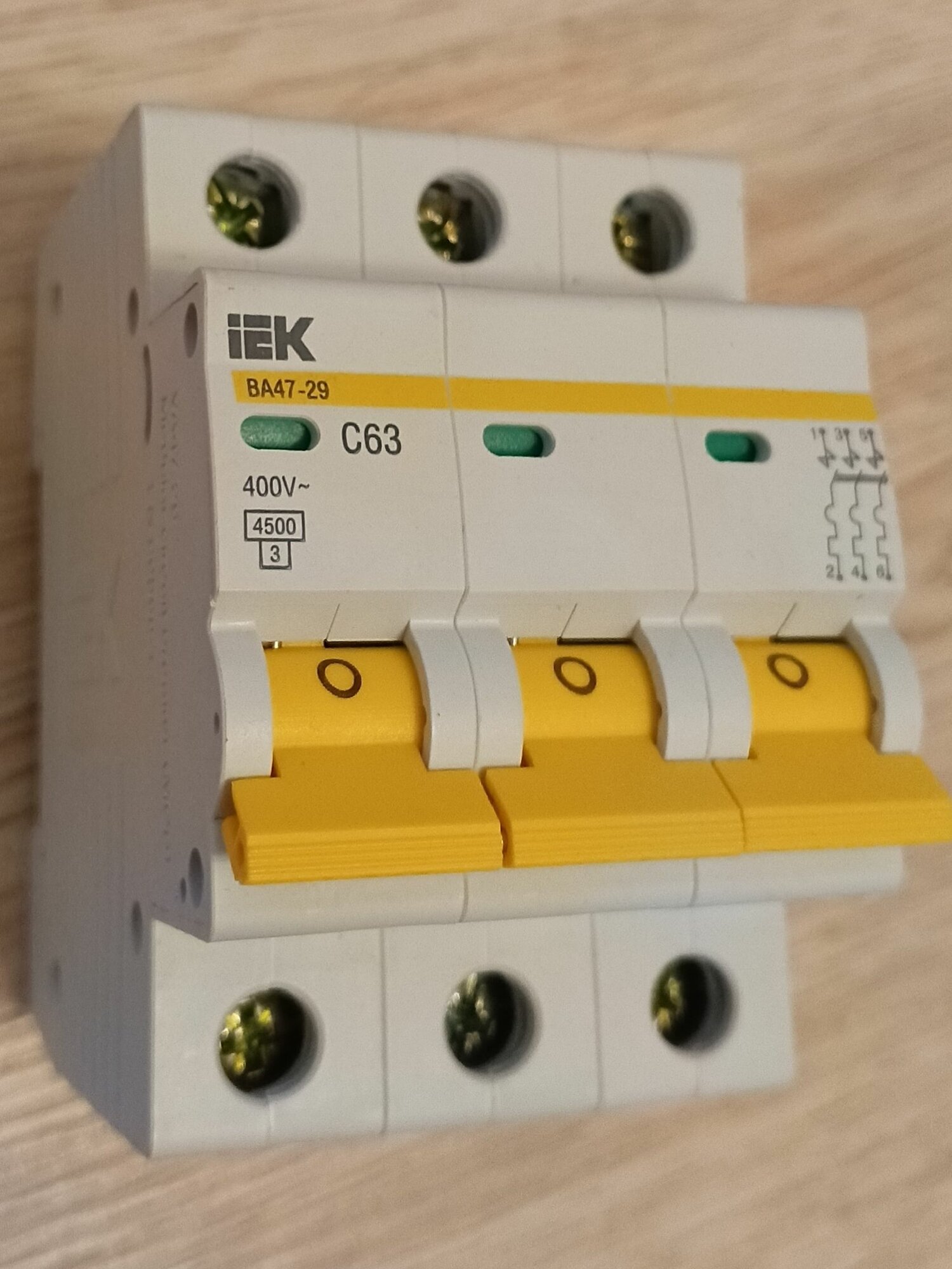 Автоматический выключатель IEK ВА47-29 3Р C63 4,5кА х-ка С