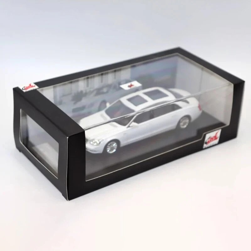 Модель автомобиля Welly 1:43, белый, C-Old Stock