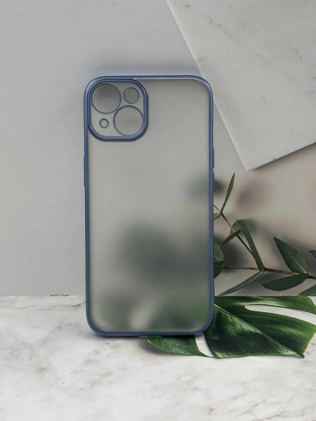 Силиконовый чехол на iPhone 13 защитный