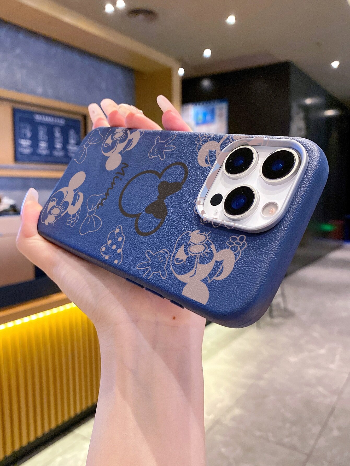 Чехол из искусственной кожи для iPhone 12 с абстрактным рисунком Микки и Минни Маус. Защитный чехол для телефона.