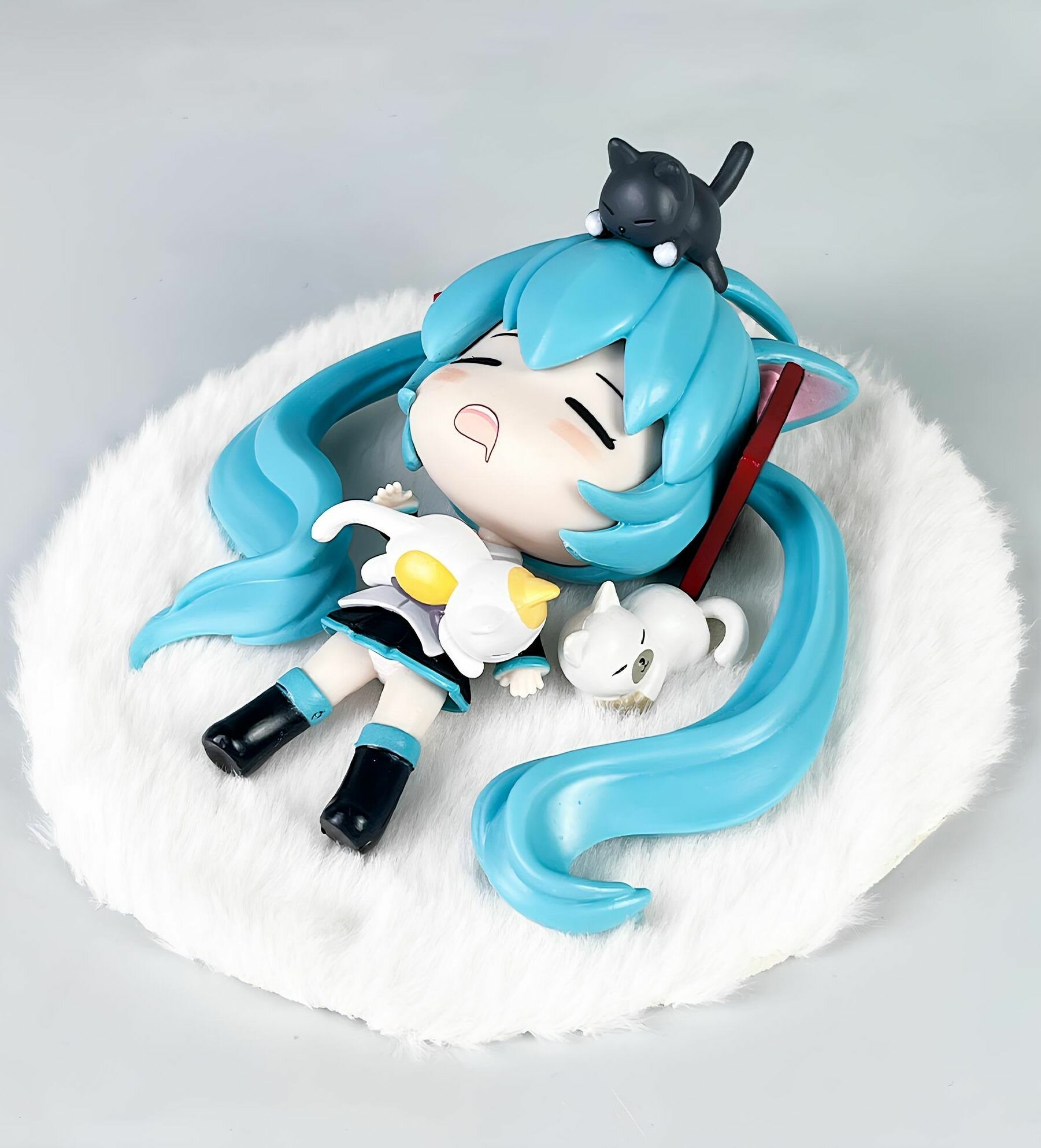 Фигурка Мику Хацунэ спящая / Miku Hatsune (11см, пакет)