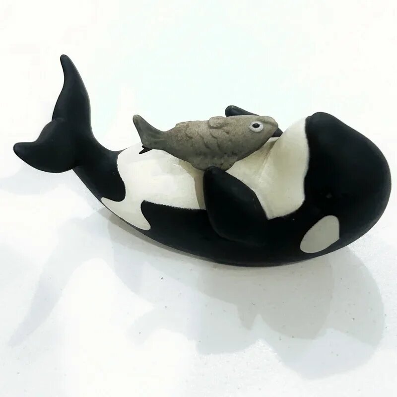 Фигурка Orca с рыбой, Bandai Gashapon, цвет 2