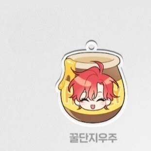 Брелок Honey Trouble пчела Юн Джихён и Он Уджу 1