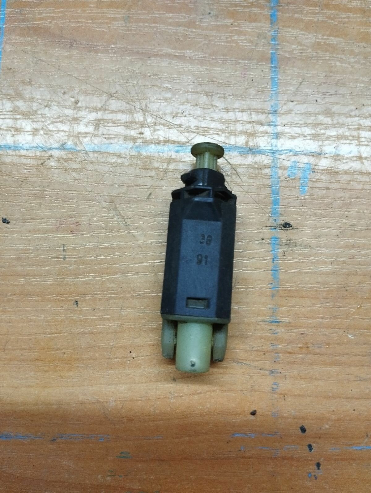 Датчик включения стоп-сигнала Фольксваген Гольф 3 Б/У с пробегом