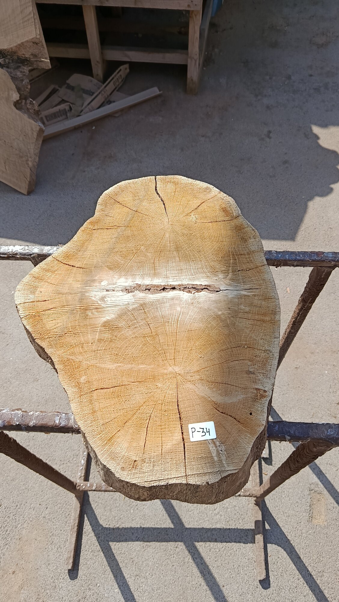 Спил из массива дуба 50х34х7см(Р34) высушенный и не фрезерованный