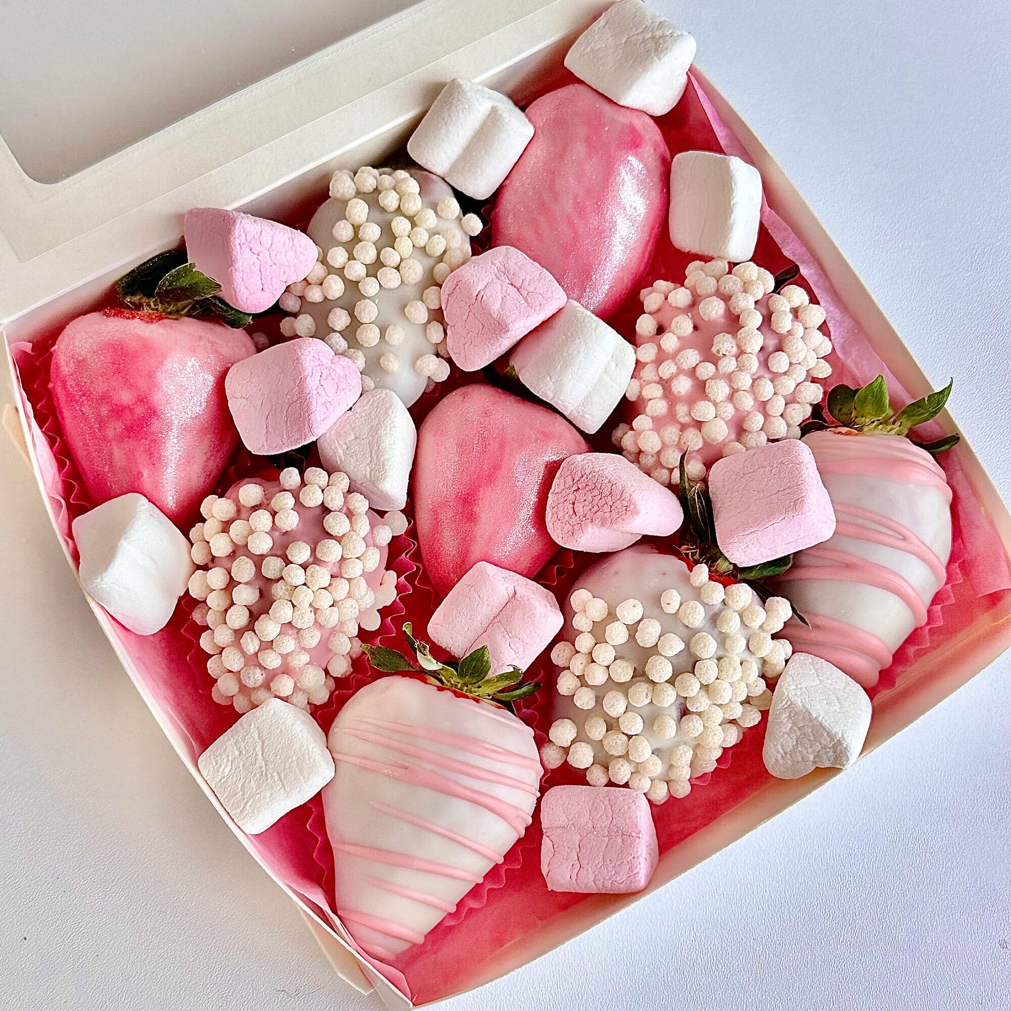 Набор клубника в шоколаде с маршмеллоу 9-12 штук в подарочной упаковке