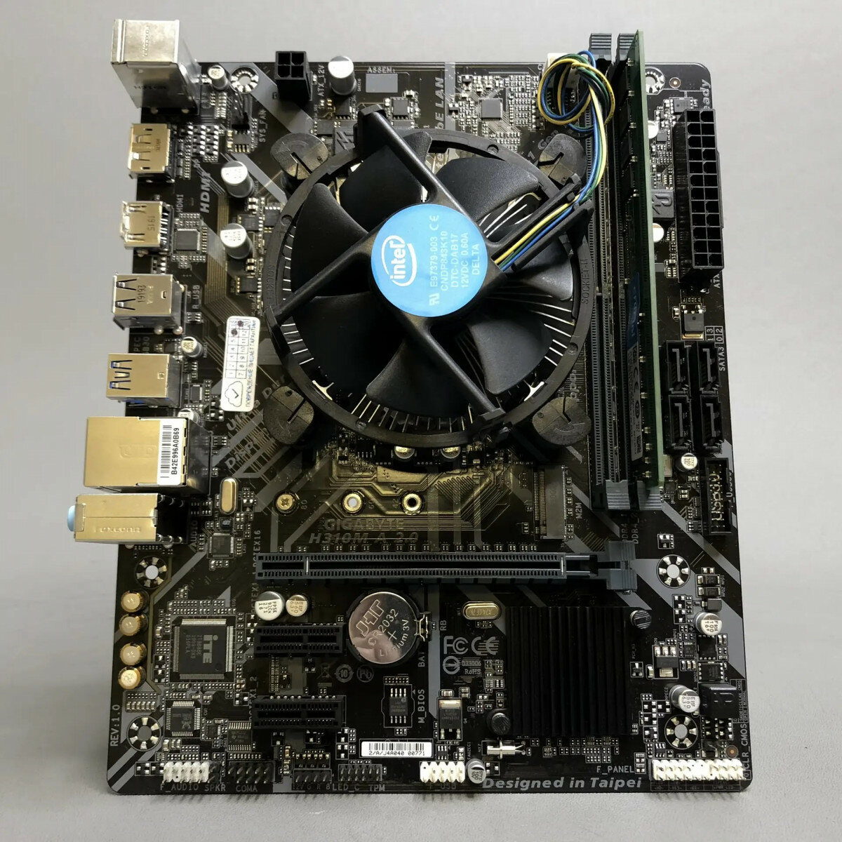 Комплект: мат плата Gigabyte H310M A 2.0 s.1151v2 + Core i3 -8100 + 8Gb DDR4 + кулер