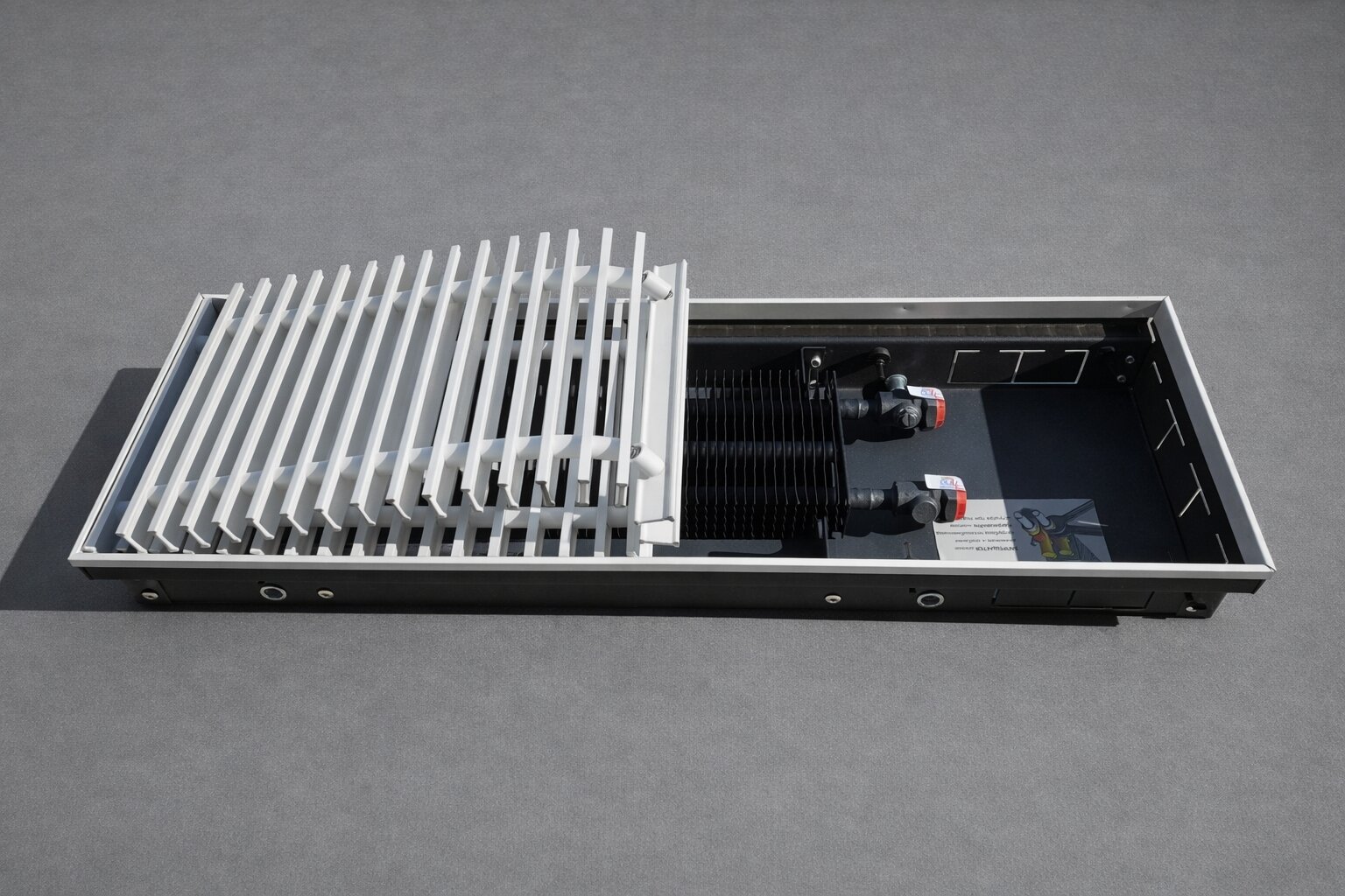 Внутрипольный конвектор Techno Usual KVZ 200-65-0600/9016 с решеткой - RRA цвет белый /водяной/встраиваемый/