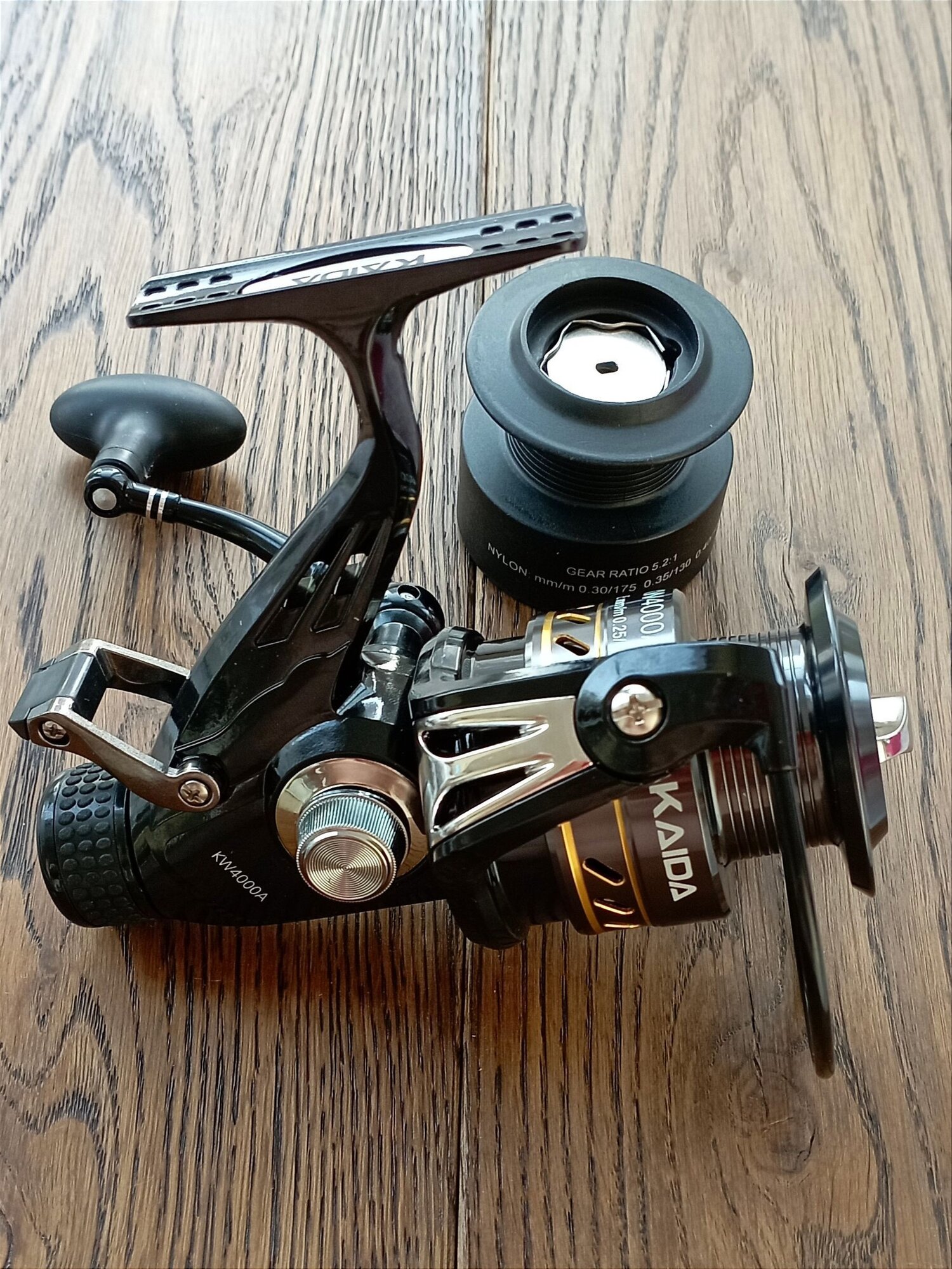Катушка Kaida KW 6000, с байтраннером, карповая, 6 подшипников, лесоёмкость 0.45/140 м