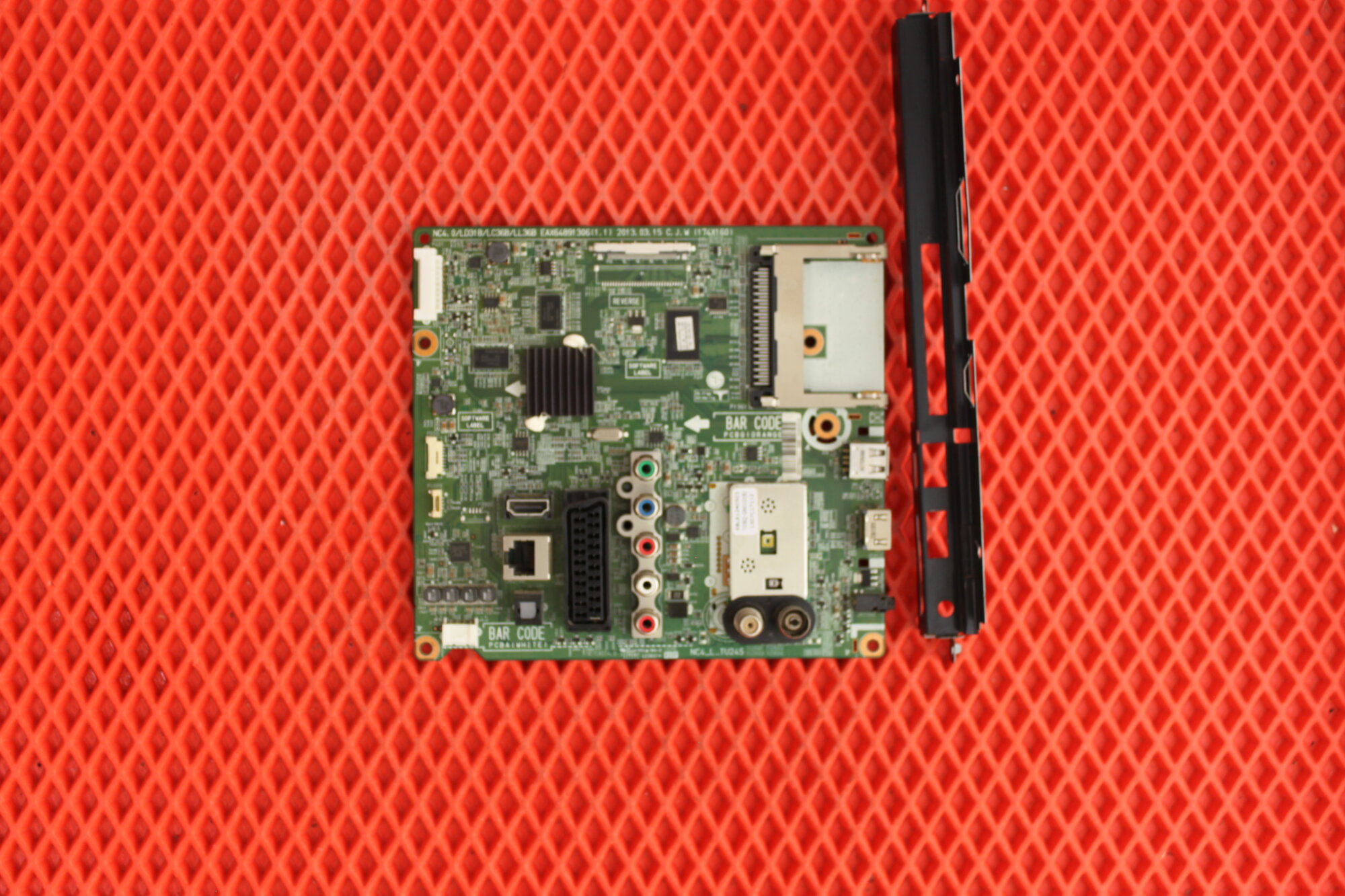 Основная плата (MAIN) EAX64891306 (1.1) для телевизора LG 32LA643V в надёжной упаковке