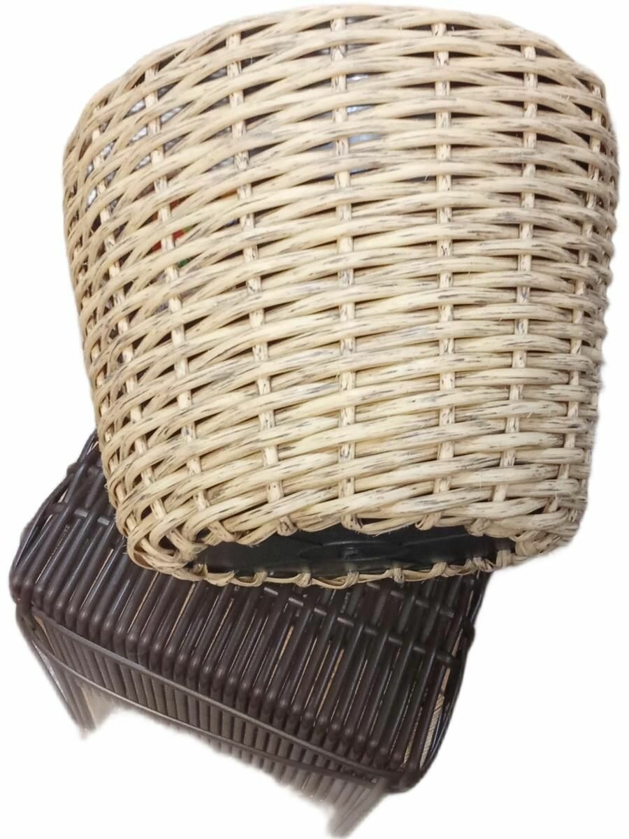 Кашпо из искусственного ротанга