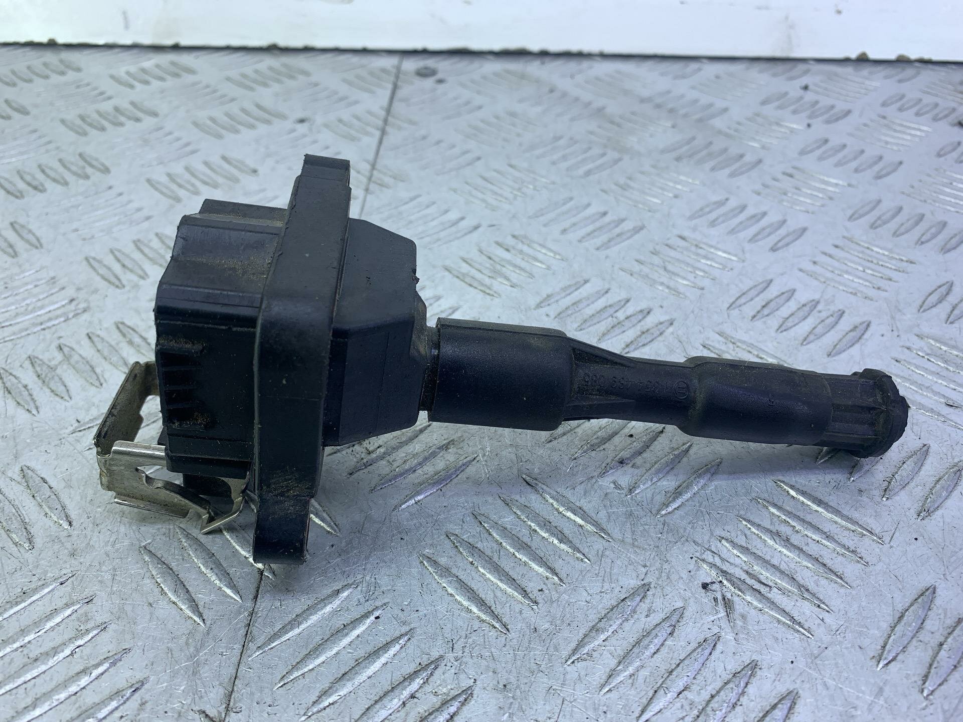 Катушка зажигания BMW 5 E39 (1995 - 2000) 0221504004