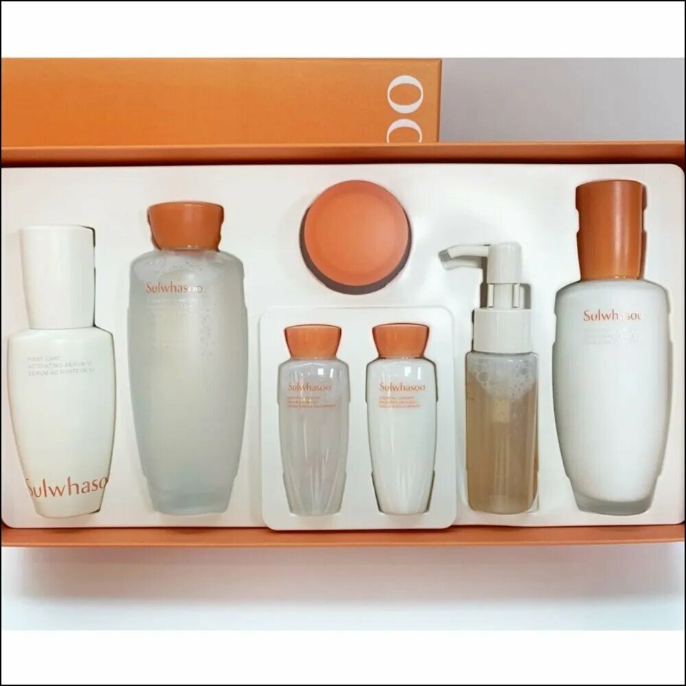 Sulwhasoo Набор Essence из 7 предметов: тонер, лосьон, эссенция, крем и очищающее средство.