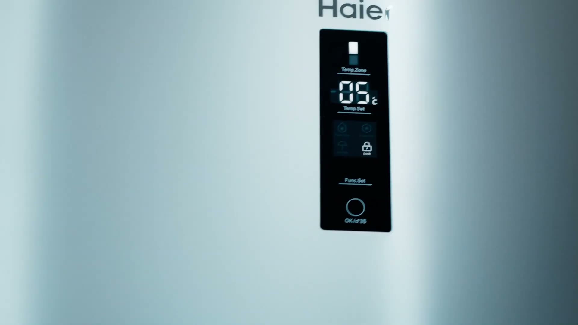 Морозильный ларь Haier HCE430RF, с возможностью эксплуатации в неотапливаемых помещениях — фото 1