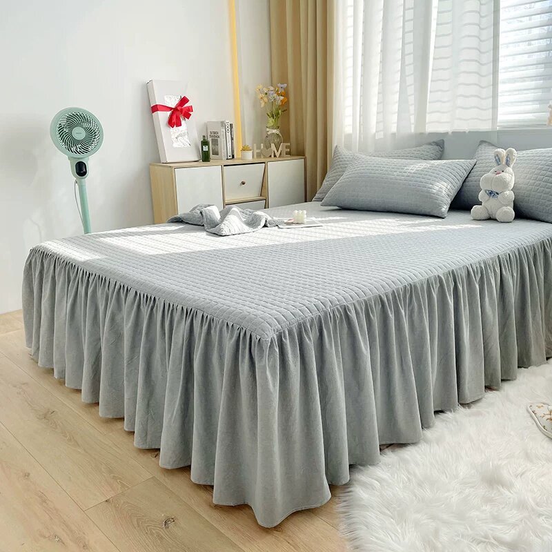 Seryy 3-komnatnyy nabor: 200x220 sm poshivka + 2 podushki 100% khlopok