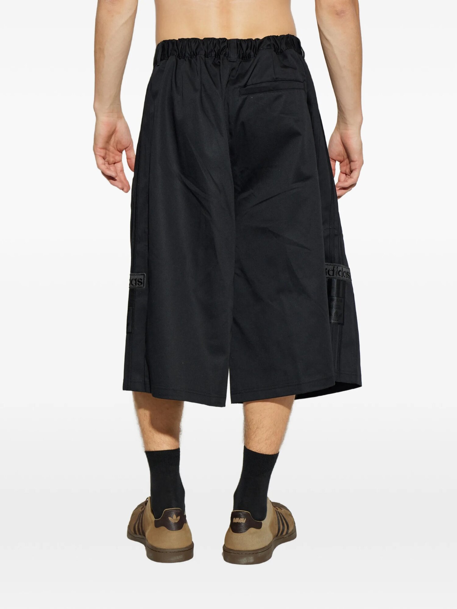 Шорты adidas Adibreak logo-patch shorts, размер 38 UK, черный — фото 1