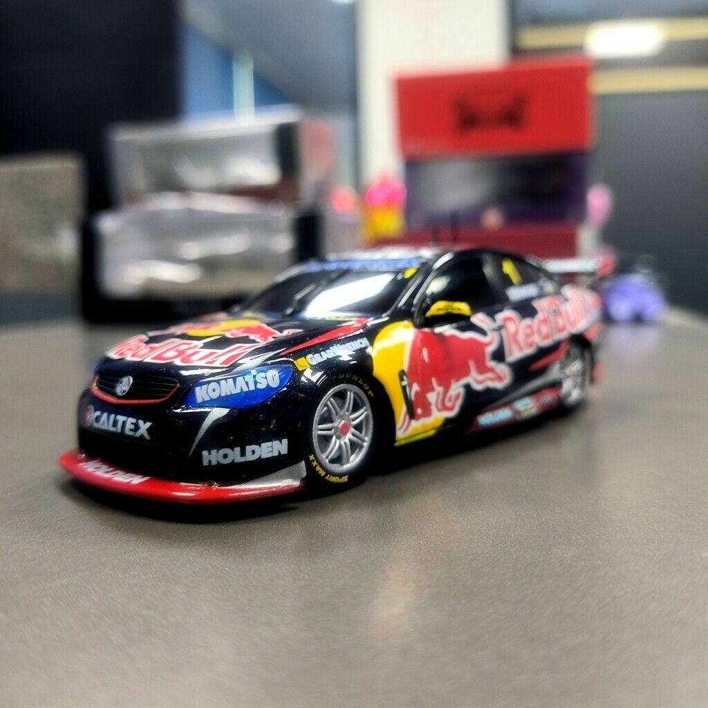 Машинка 1/43 Red Bull Racing Australia Holden VF Commodore Jamie Whincup's Year 2015 #1
