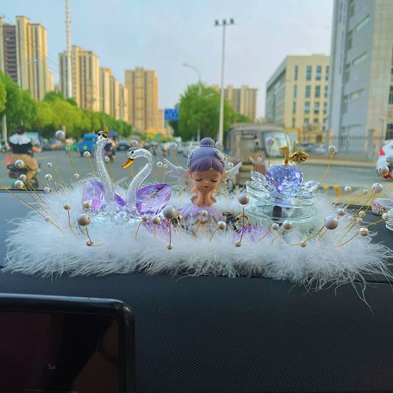 Солнечная автомобильная статуэтка лебедя с вращающимся яблоком и жемчужными перьями, фиолетовый цвет с дизайном Белла