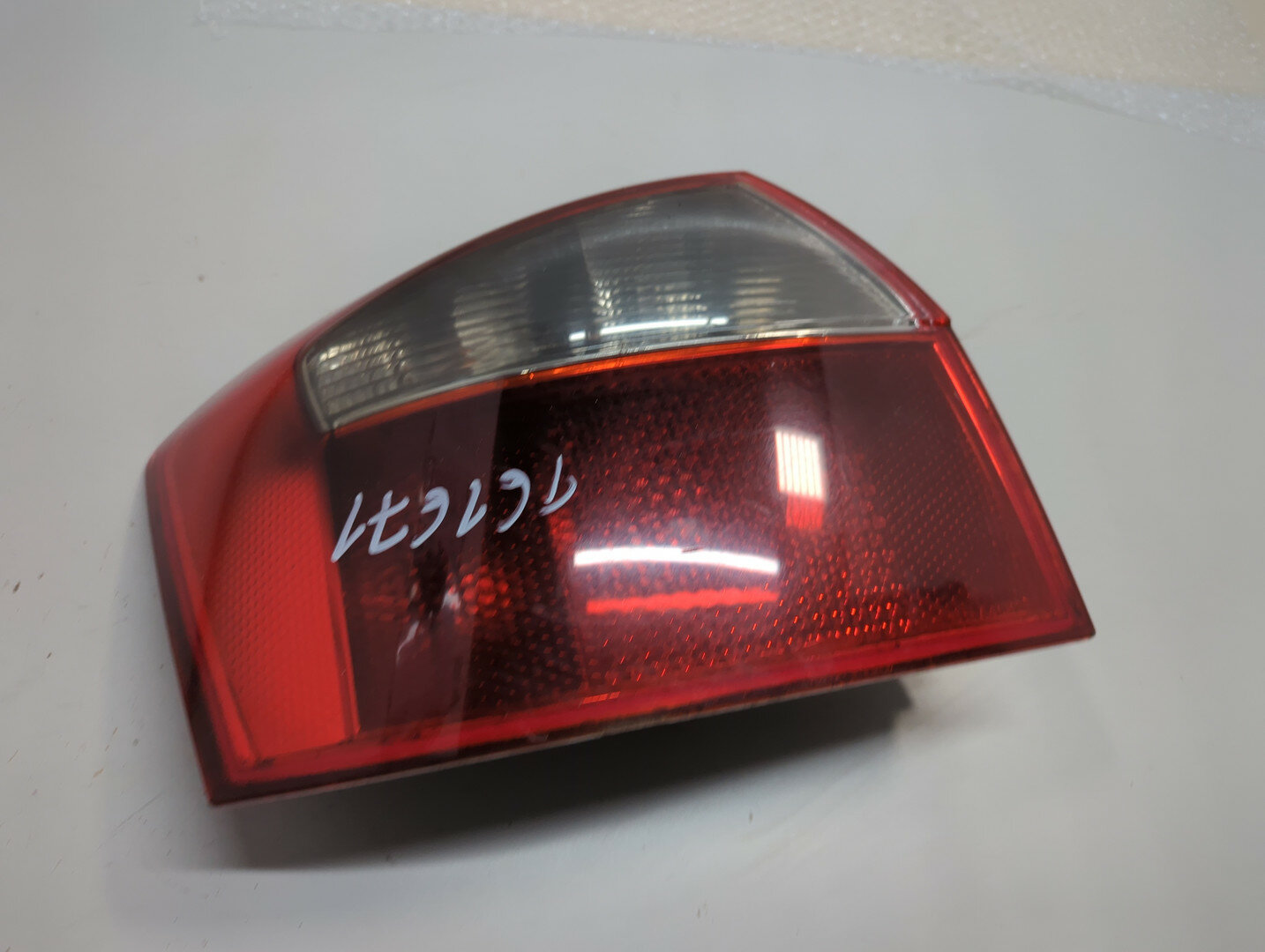 Фонарь (задний) левый Audi A4 (B6) Б/У