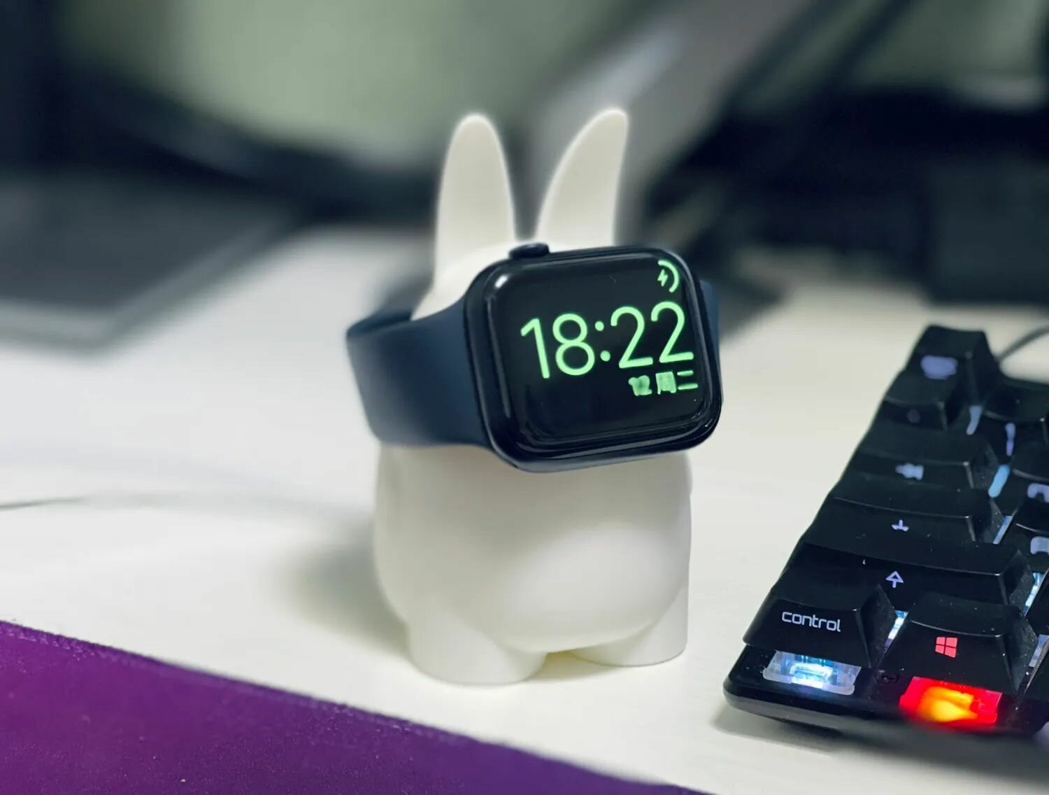 Подставка для зарядки Apple Watch пасхальный кролик