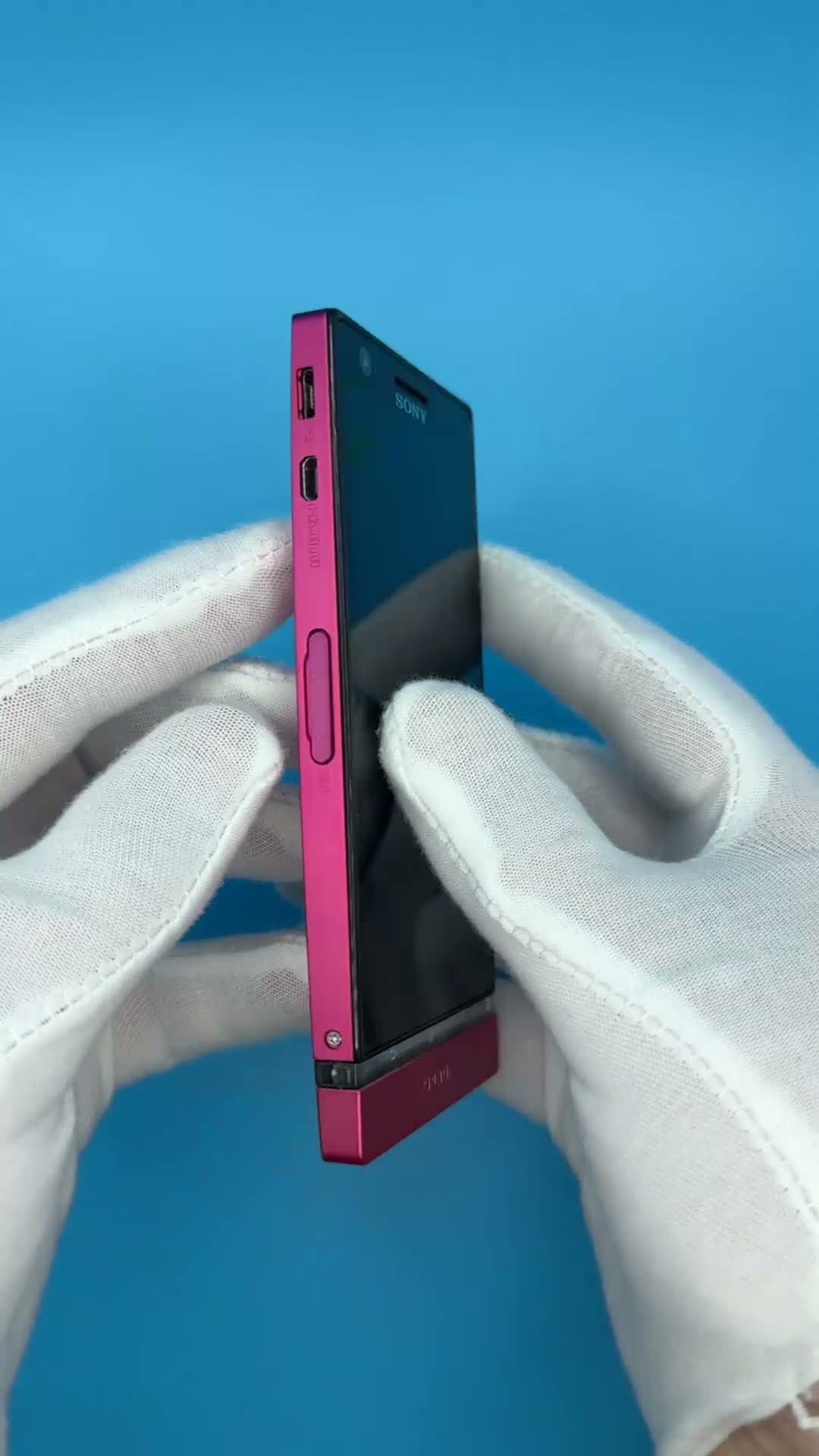 Смартфон Sony Xperia P LT22i — фото 1
