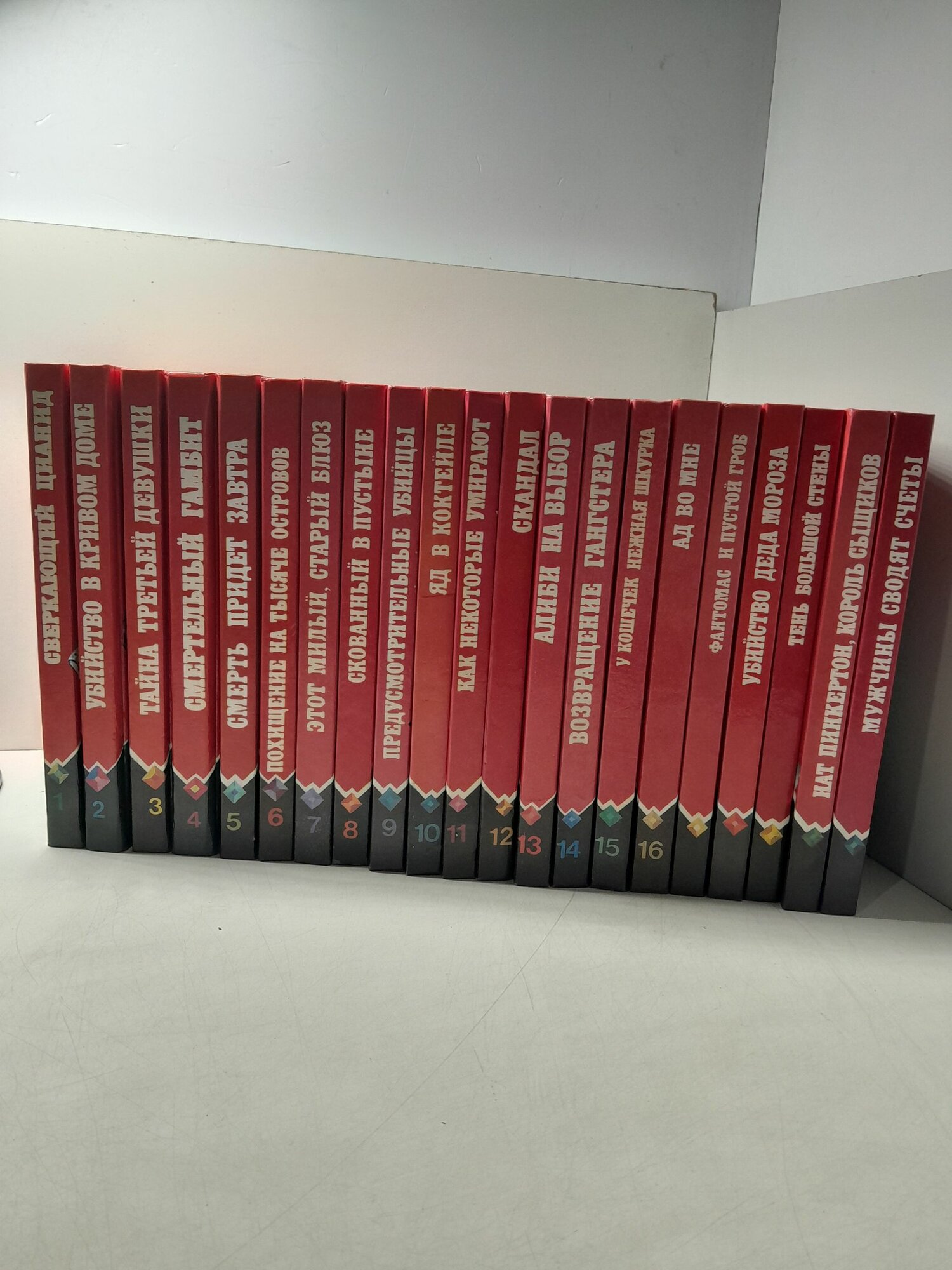 Серия " Остросюжетный детектив " в 21 книгах / Нат Пинкертон, король сыщиков. Как некоторые умирают. Ад во мне. Возвращение гангстера. Убийство в кривом доме. Смертельный гамбит. Сверкают цианид