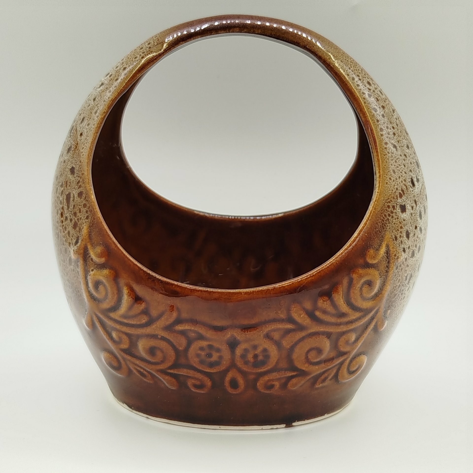 Ваза для конфет в форме корзины, фаянс, глазурь, СССР, 1970-1990 гг.