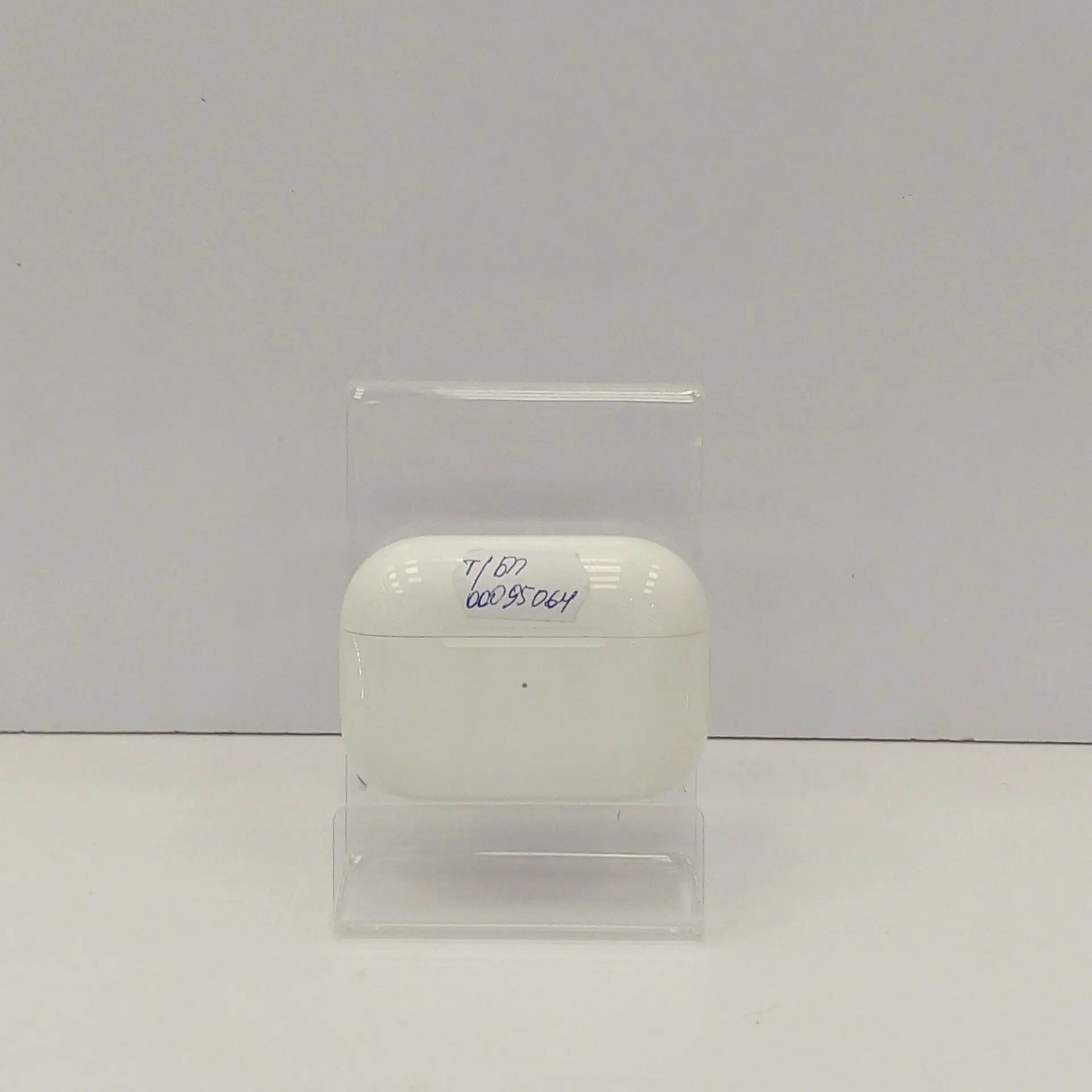 Наушники Apple AirPods Pro с чехлом