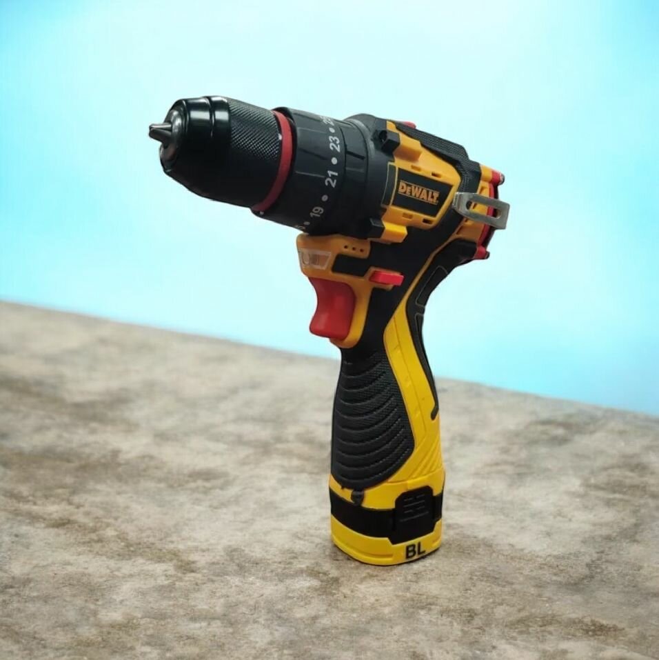 Шуруповерт 18v DeWALT 2 акб