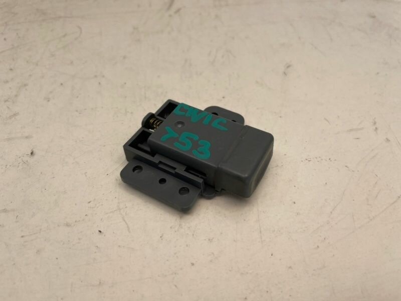 Кнопка открывания бардачка Honda Civic Ferio 2001 ES1 D15B (с пробегом)