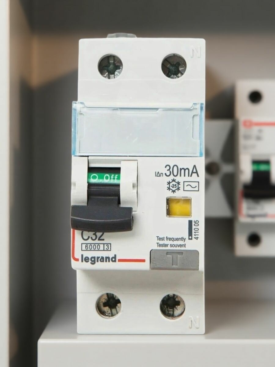 Дифференциальный автомат (АВДТ) Legrand DX3 - 1P+N 32A (AC) 30 mA Тип C 6 kA, 411005