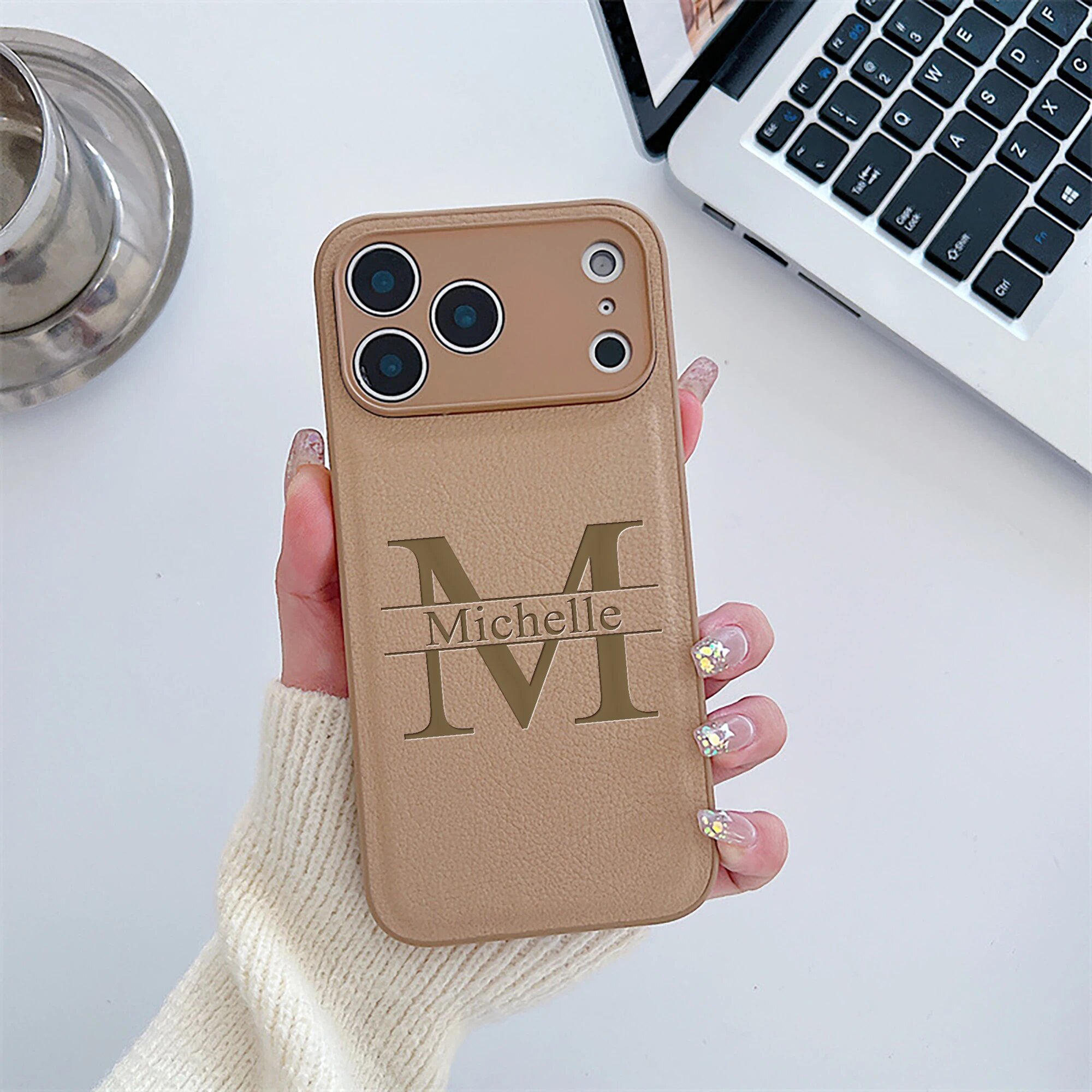 Коричневый чехол для iPhone 17 Pro с именем Michelle