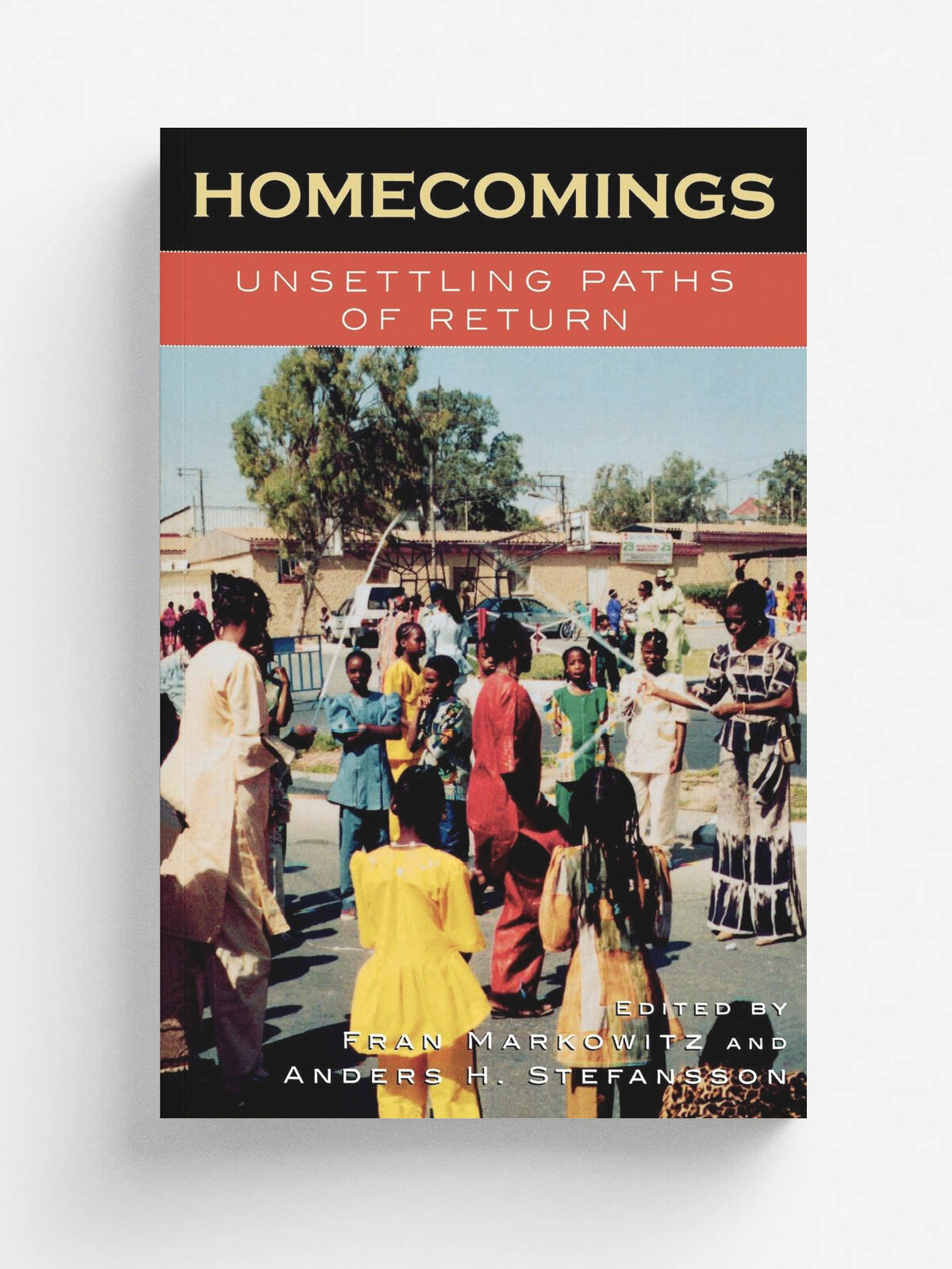 Homecomings. Unsettling Paths of Return