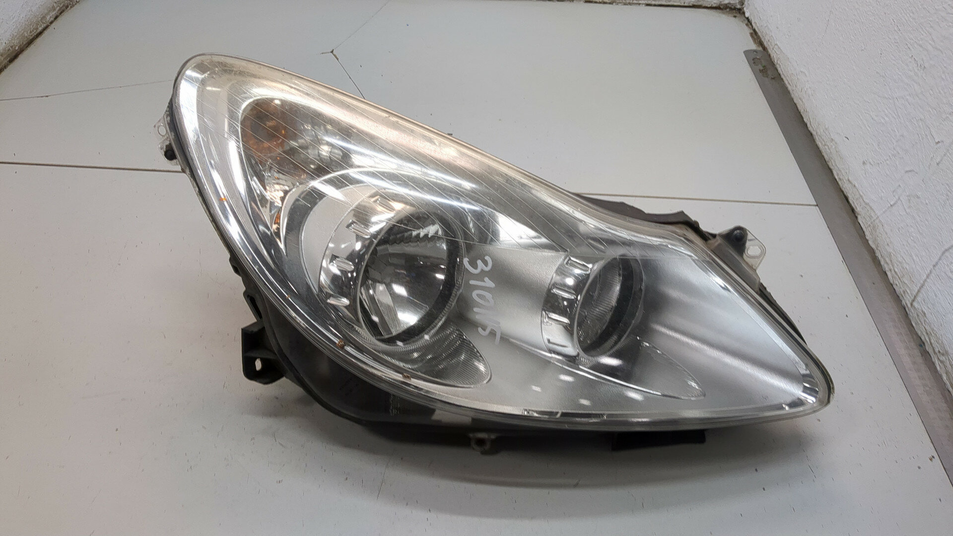 Фара (передняя) правая Opel Corsa D Б/У