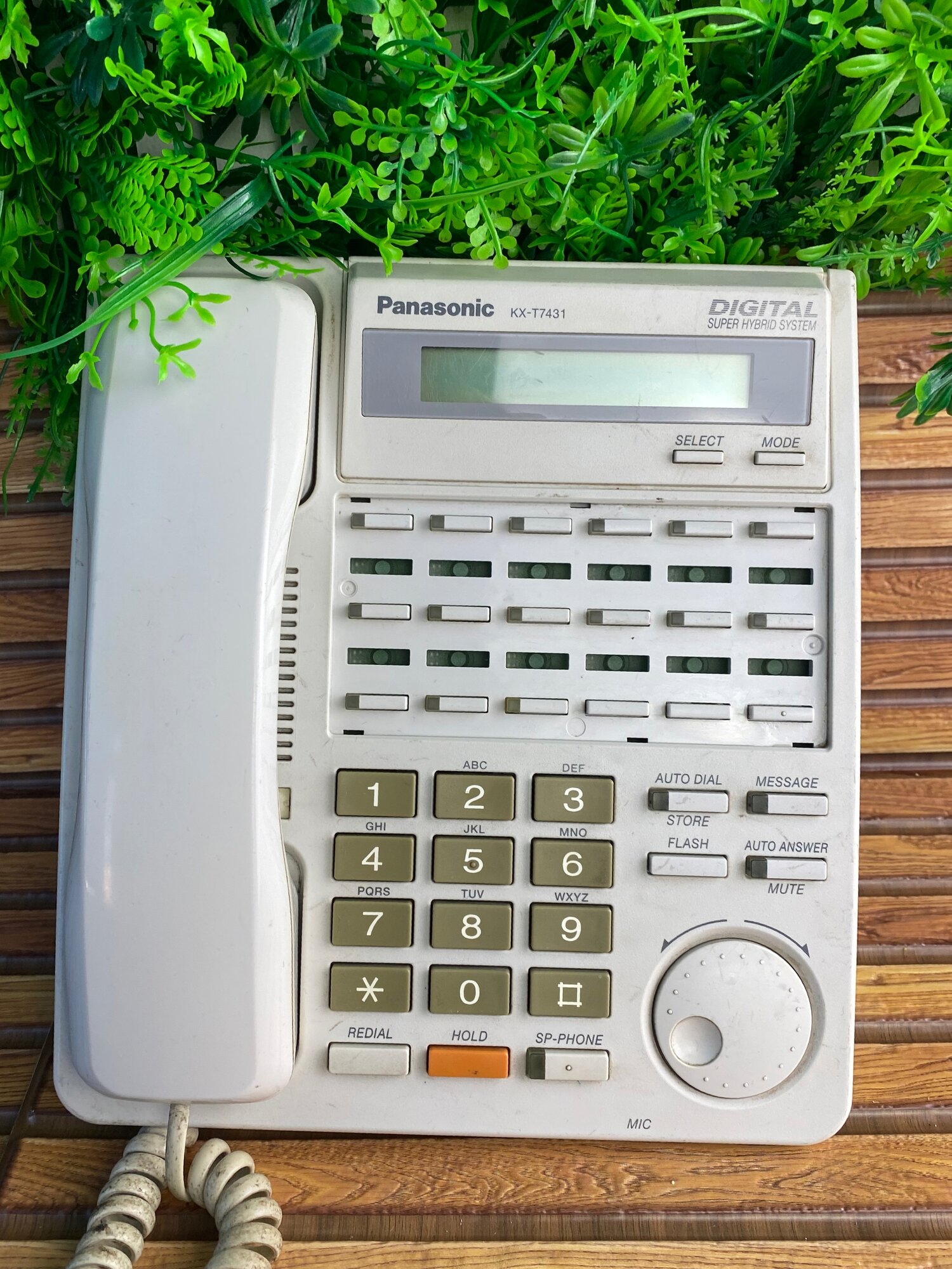 Телефон цифровой системный Panasonic KX-T7431Ru Белый Б/У