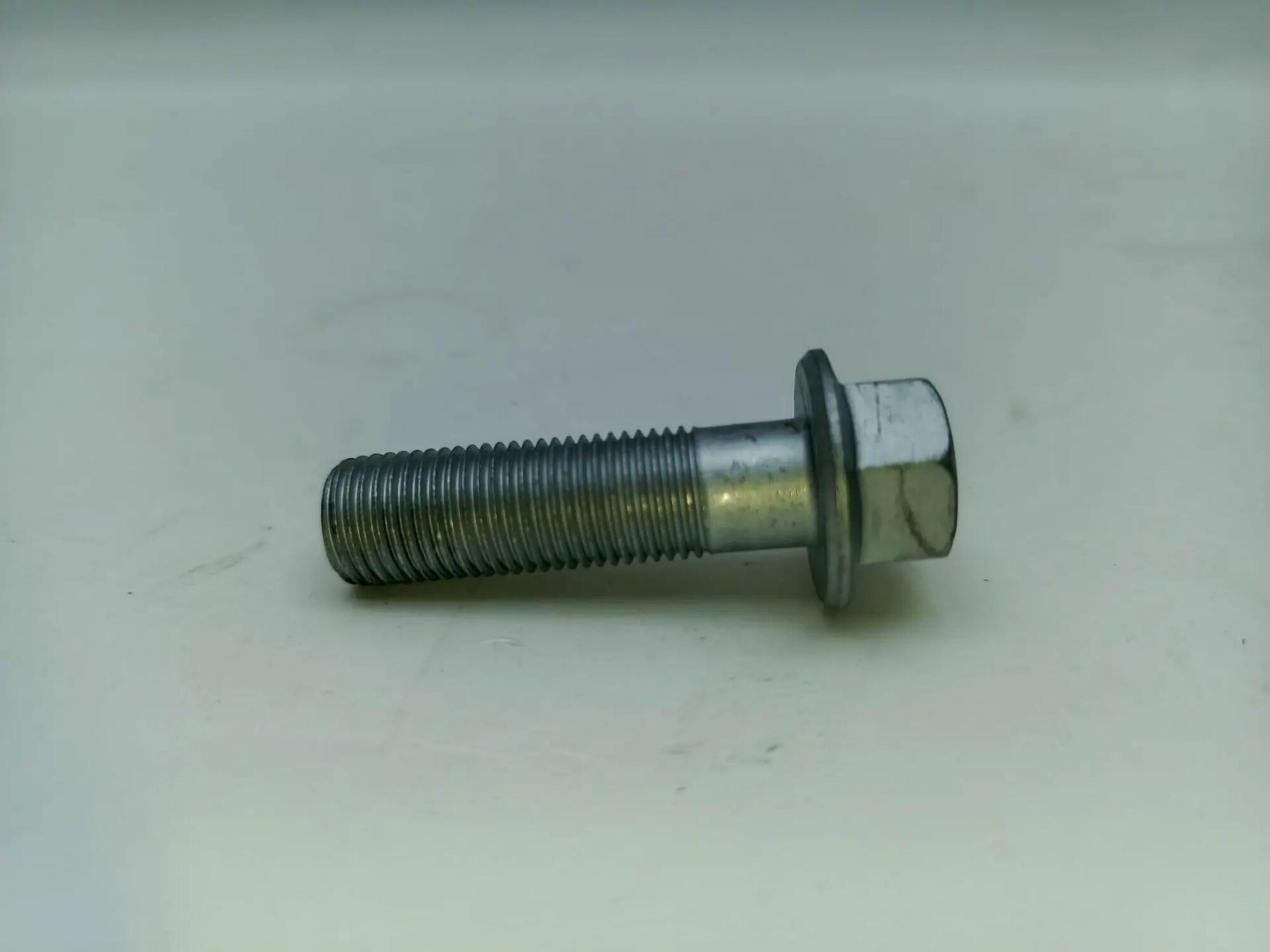Болт шкива к/вала Atlant 2.7