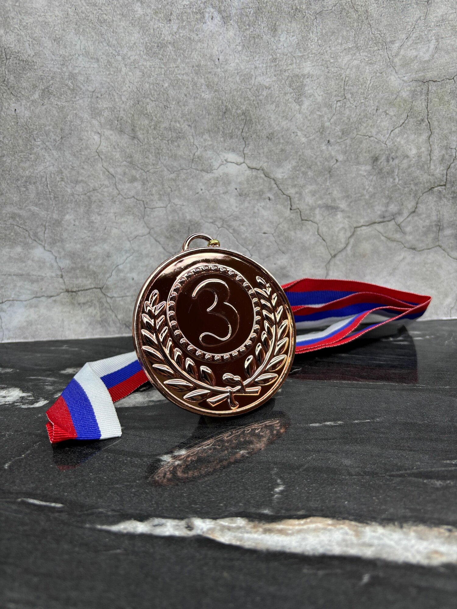 Медаль бронзового цвета за третье место 1 штука