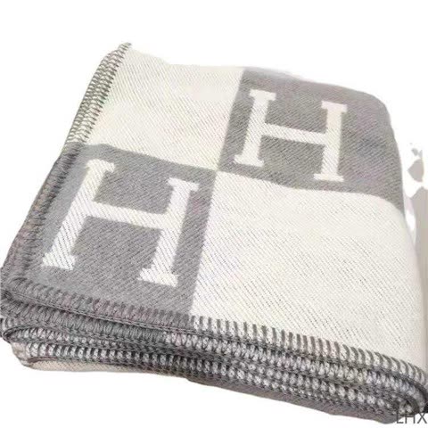 Плед "H" серо-белый с геометрическим узором, одеяло для дома, 1 шт — фото 1