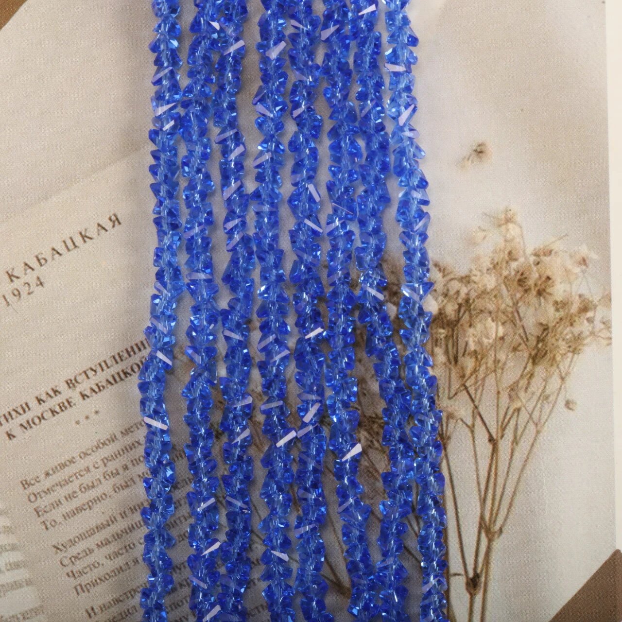 Треугольные хрустальные бусины 4 мм и 6 мм для украшений Синий, 4mm 130pcs, Royal Blue