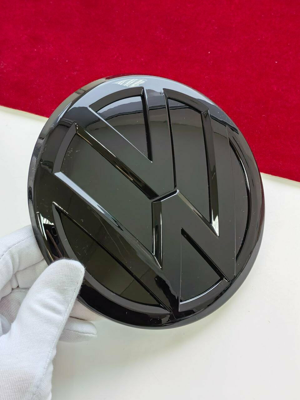 Передняя эмблема Volkswagen 138 мм Passat B8 2016-2018г Фольксваген