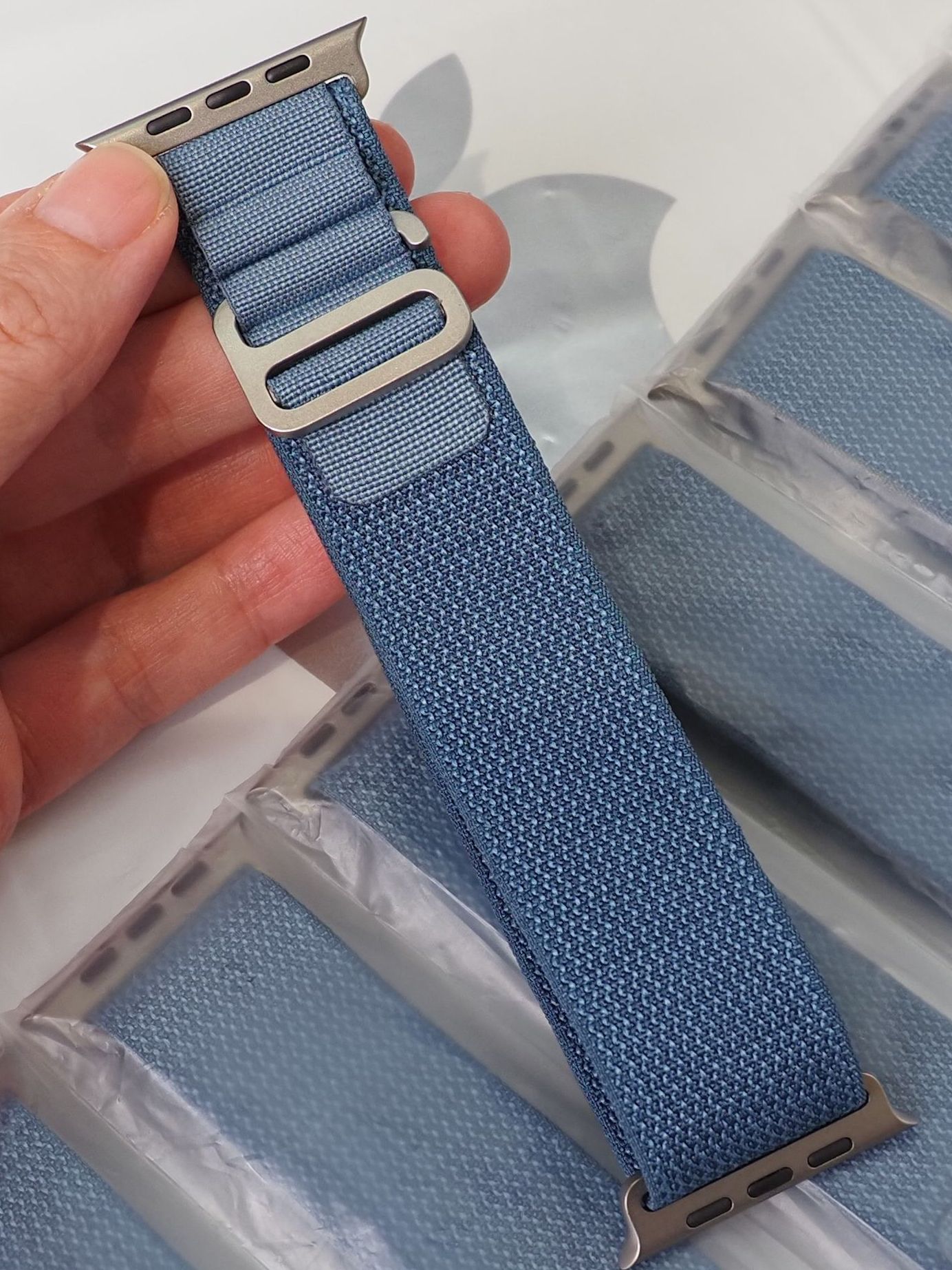 Ремешок нейлоновый (Без коробки) Alpine Loop Light Blue Natural Titanium Finish М/L для Apple Watch ULTRA MFTK4ZM/A