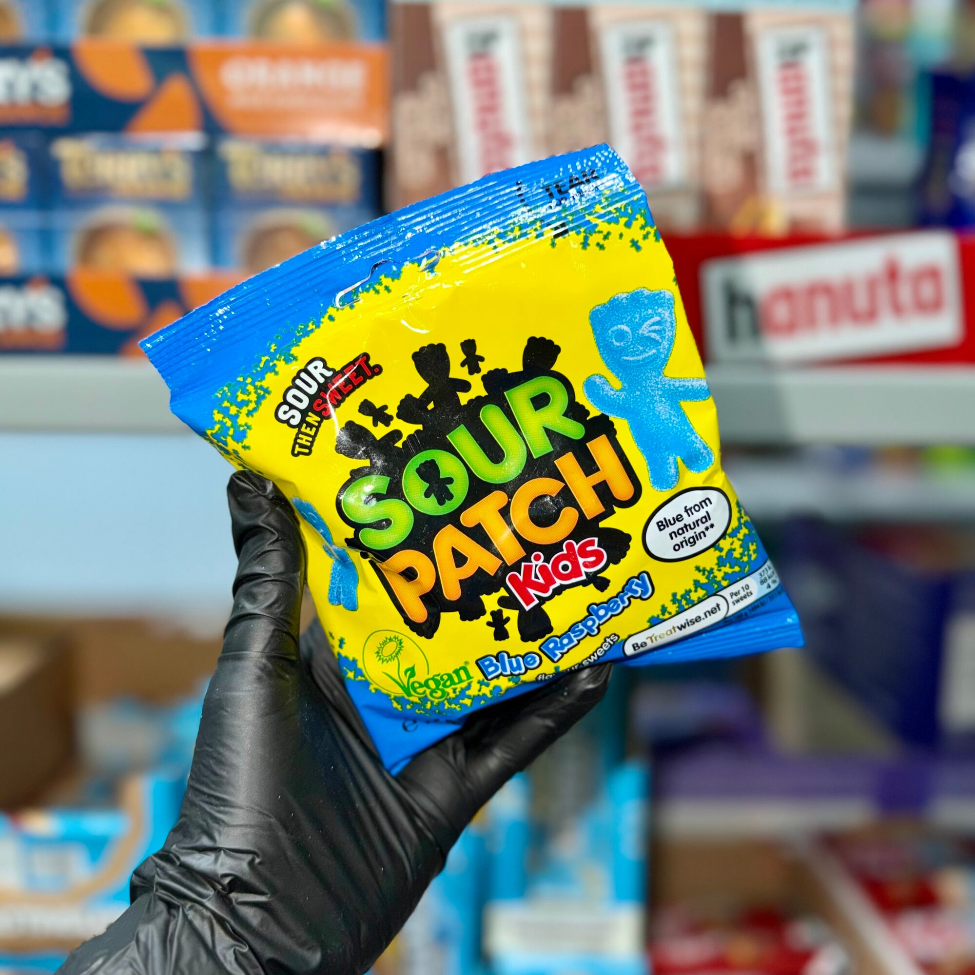 Жевательные конфеты Sour Patch Kids Blue Raspberry/Мармелад кислые детишки со вкусом кислой голубой малины 105 гр.