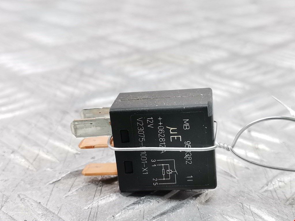 Реле / 2090804 V23075E1001X1 MB953382 для Mitsubishi Colt 6 (с пробегом)