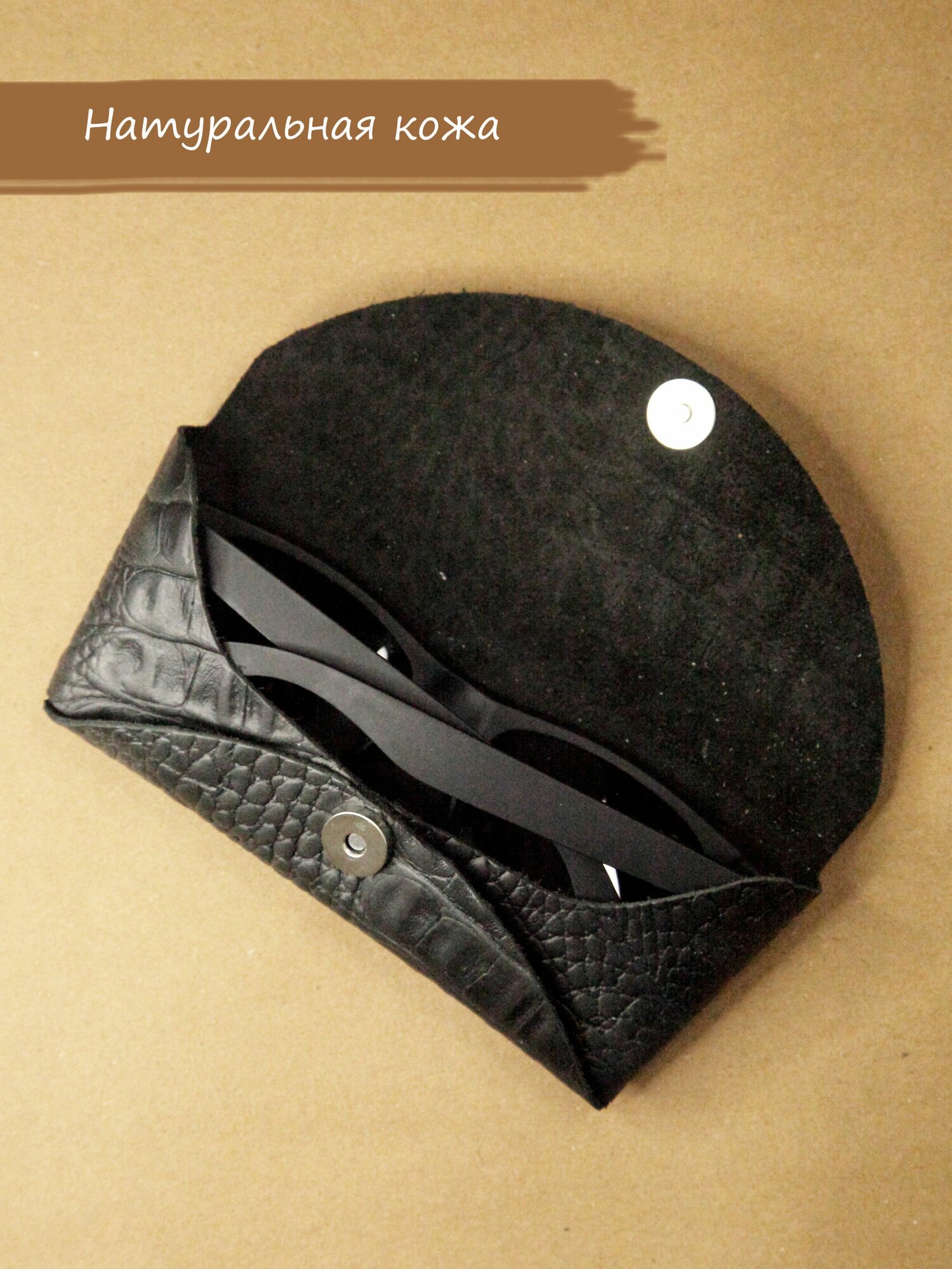 Мягкий футляр для очков среднего размера из натуральной кожи черного цвета