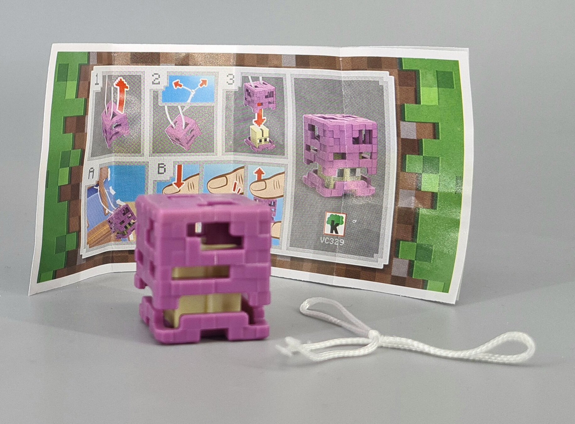 Коллекционная фигурка Шалкер бокс (VС329) из серии KINDER JOY MINECRAFT, 2026 г