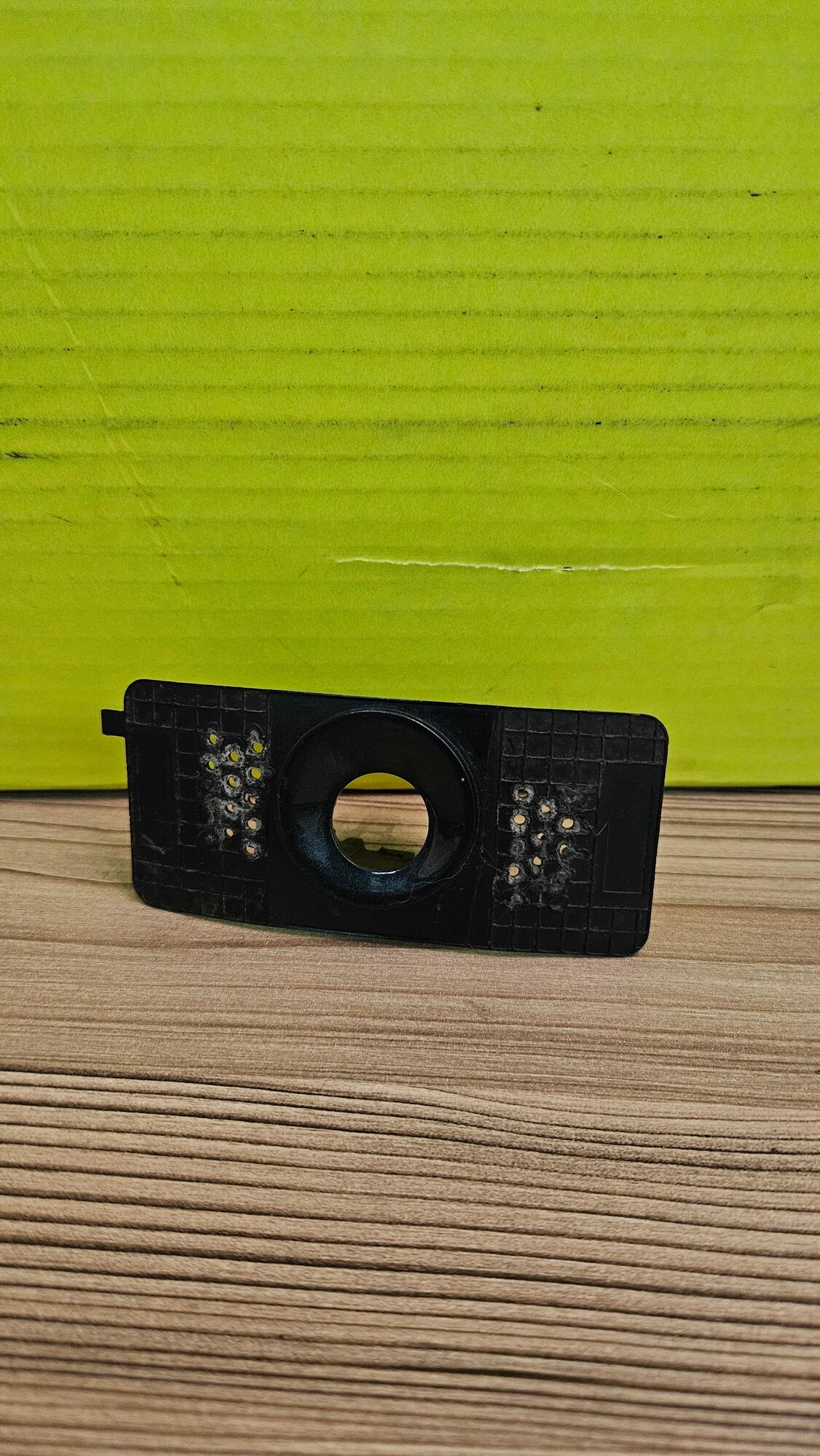 Кронштейн крепления датчика парковки задний левый Volvo XC60